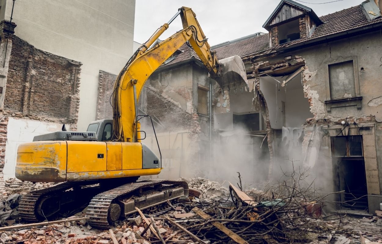 EXTERIOR DEMOLITION - Deconstructors Demolition Inc.