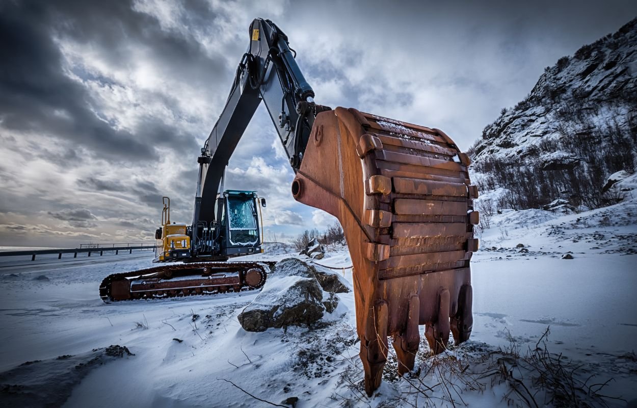 Types of Excavators - Deconstructors Demolition Inc.